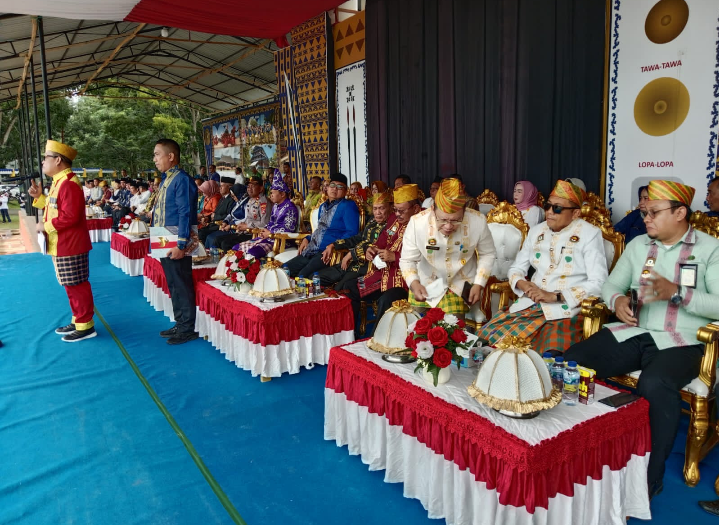 Pimpin Upacara Hardiknas, Harmin Ramba Serahkan Sepeda Motor Kepada ...